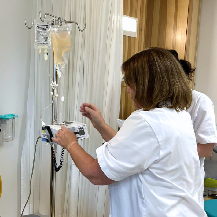 Eerste longkankerpatiënt krijgt infuus met miljarden eigen afweercellen ...